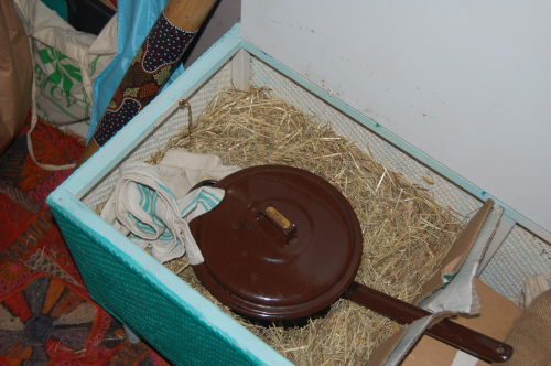 Retained heat (haybox) cooking - Lowimpact.org